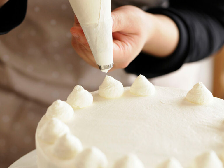 Step by Step Procedure to Bake a Homemade Cake from Scratch