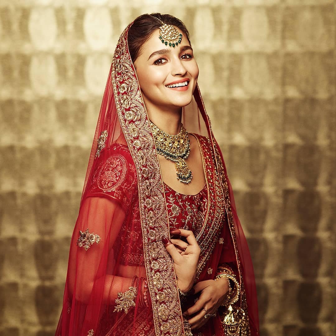 Create Trendy Minimal Makeup with Online Beautician Course